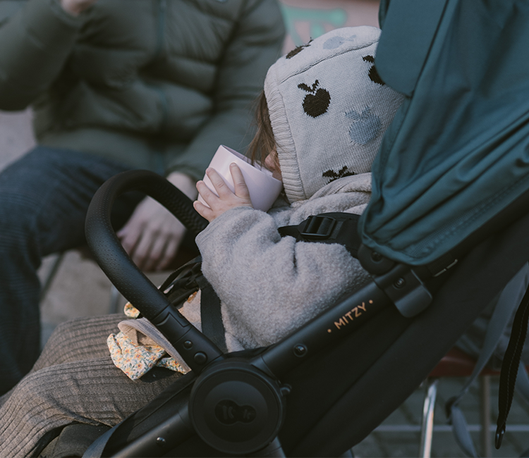 How to dress your child for autumn and winter walks?